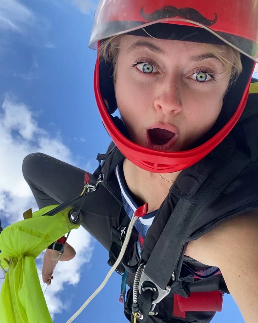 McKenna Knipe: Instagram's viral skydiver