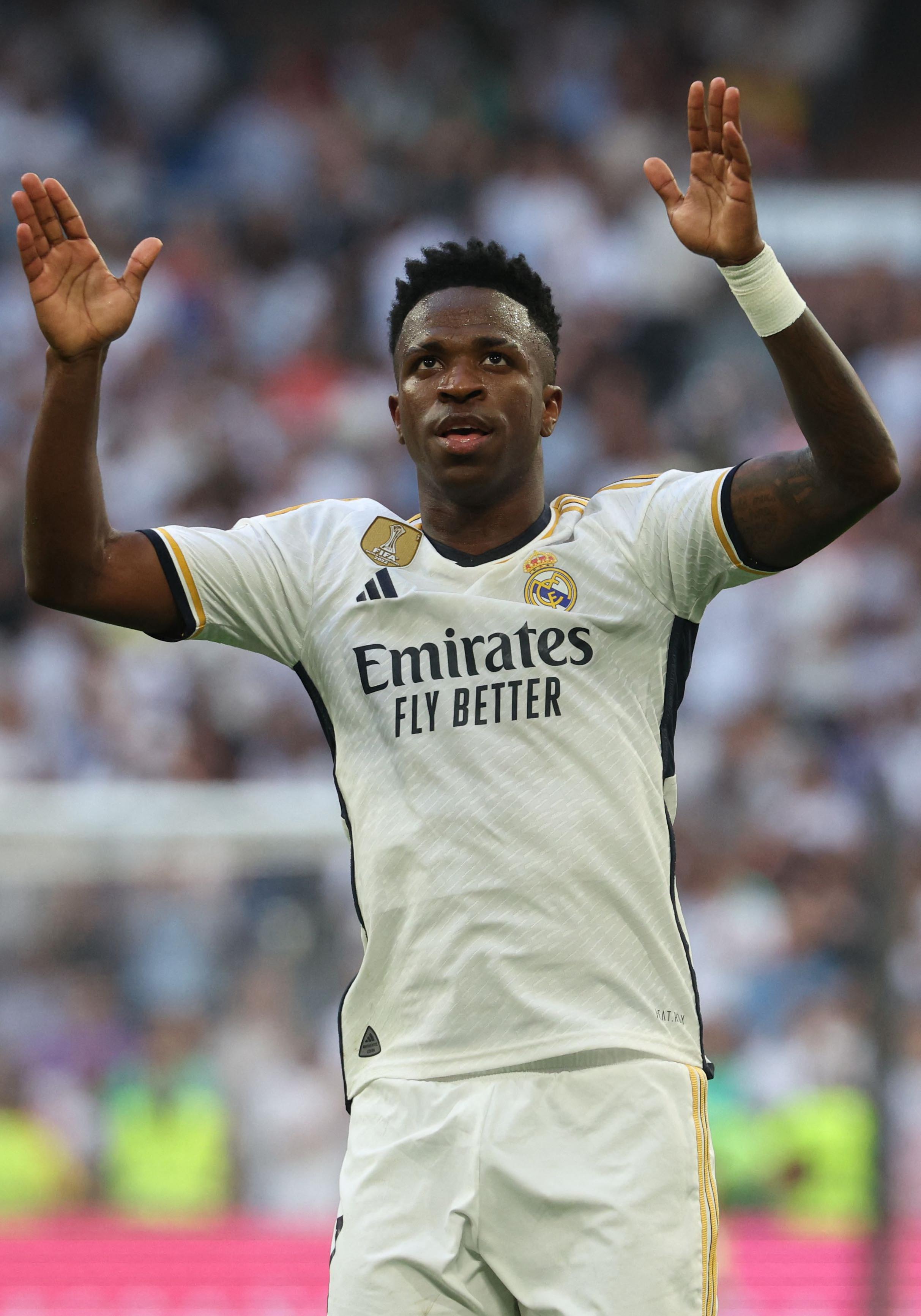 Vinicius changes attitude and steps out of spotlight